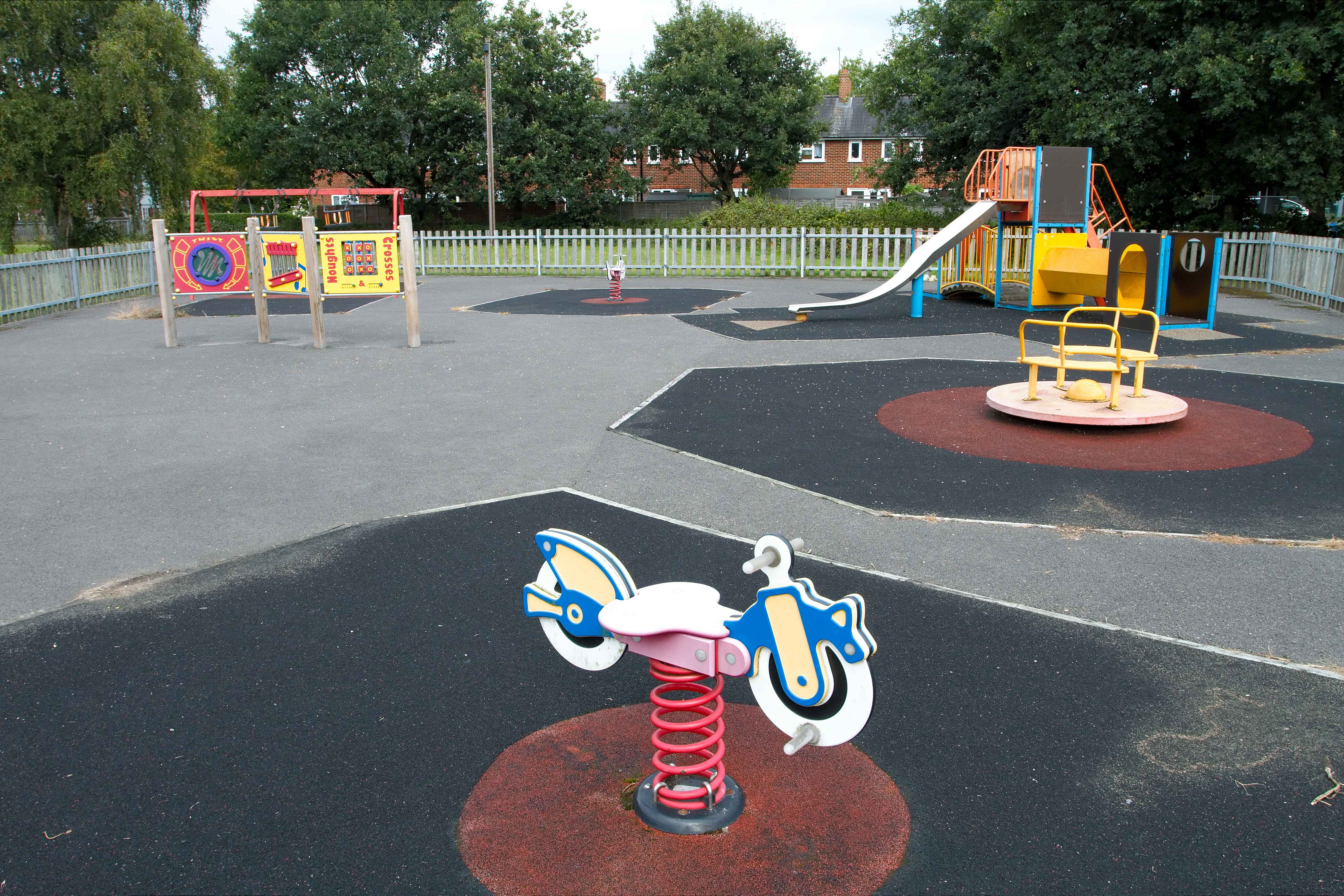 Elles Close play area - Rushmoor Borough Council